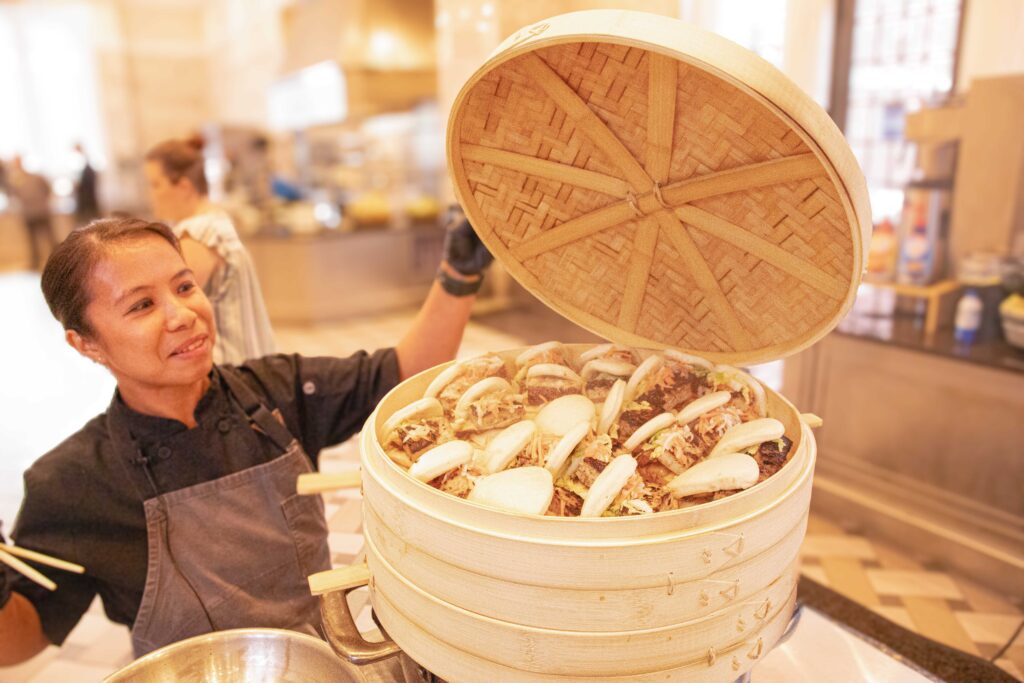 Campus Dining Hosts Cooking Demonstration for Family Weekend ...