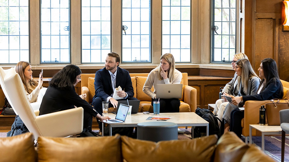 How to Become a Marketing Manager - Vanderbilt Business School