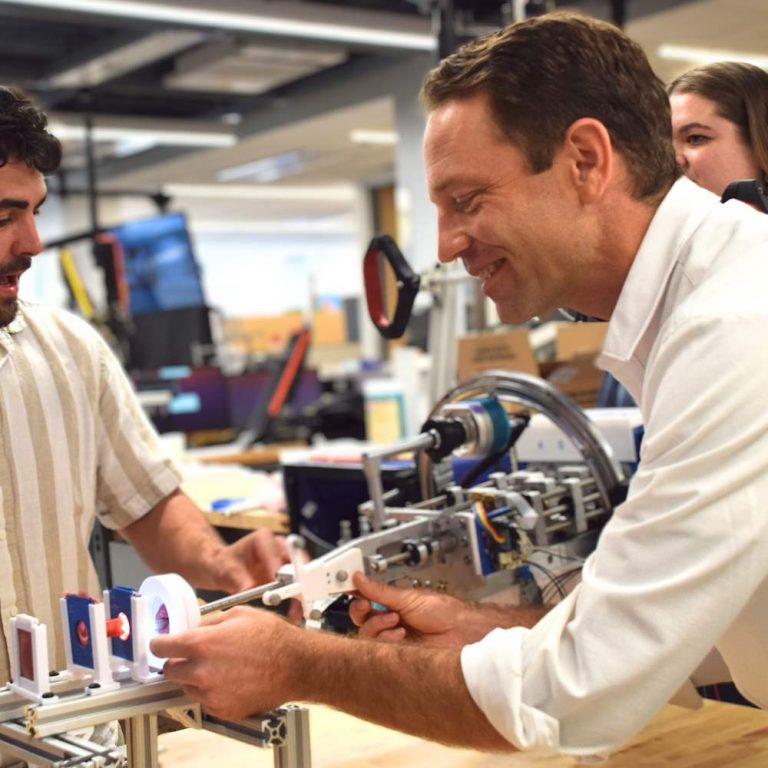 Quest to develop fully autonomous surgical robot attracts award up to ...